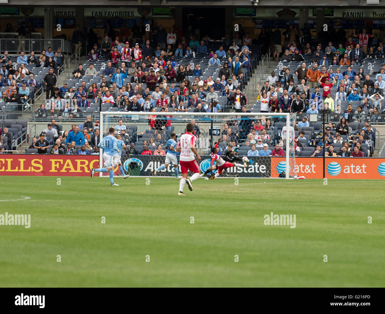 New York, USA. 21st May, 2016. Lloyd Sam (10) of Red Bulls attacks at ...