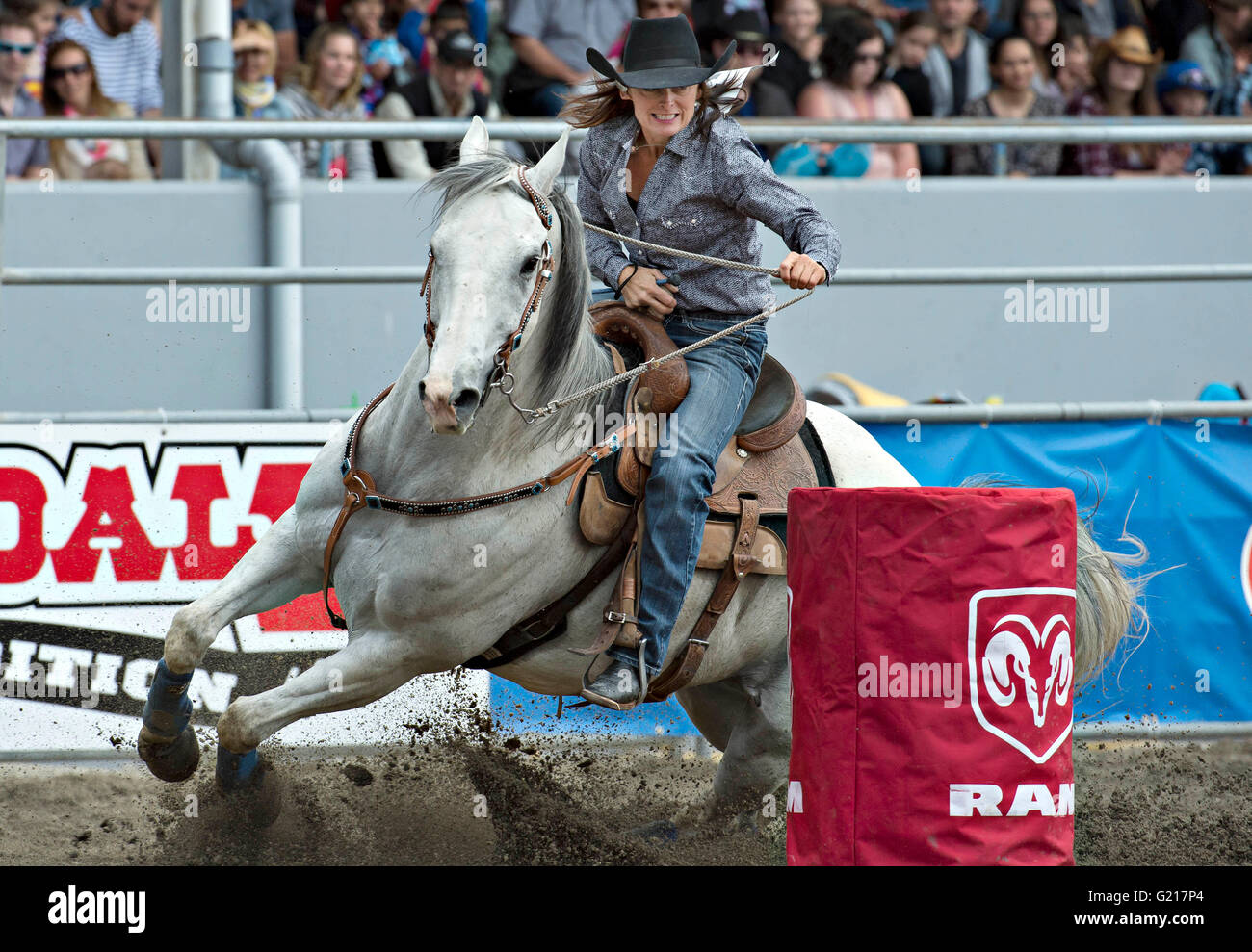 Cowgirls barrel racing hi-res stock photography and images - Alamy