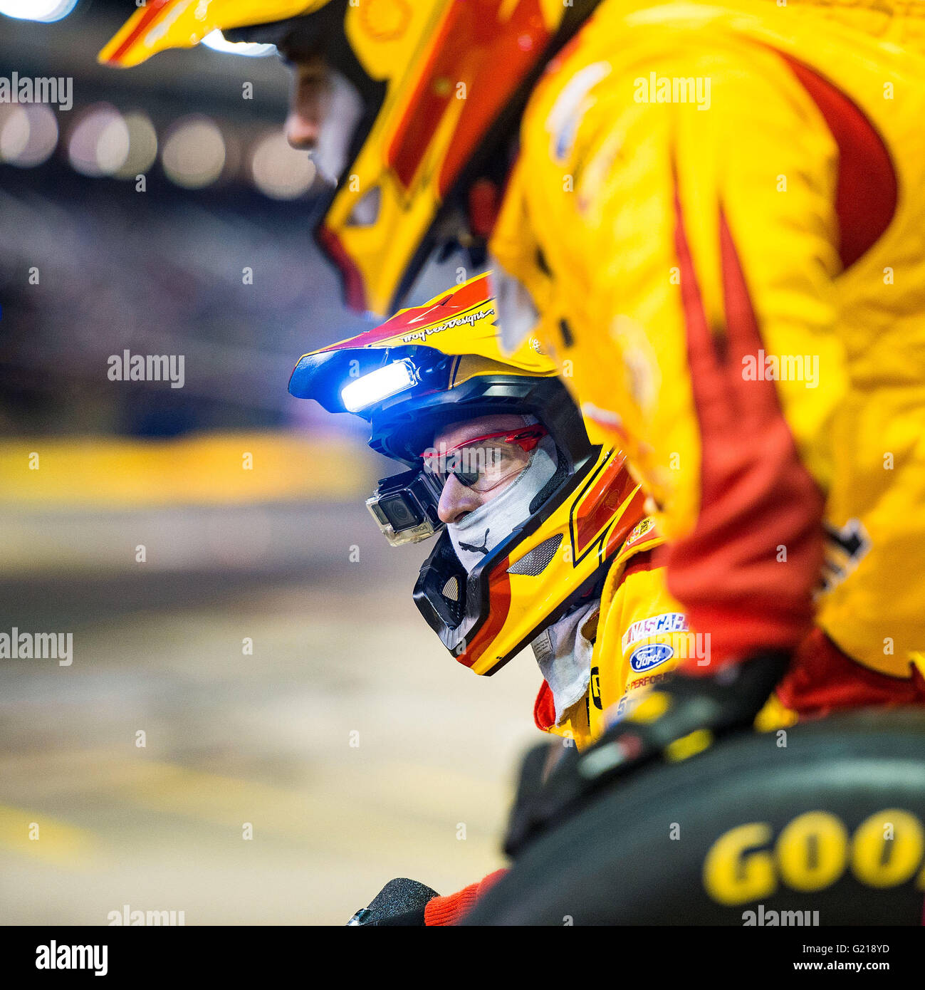 Concord, North Carolina, Spain. 21st May, 2016. The pit crew for NASCAR ...