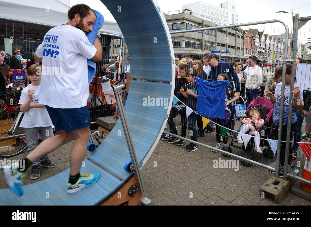 Human hamster wheel hi-res stock photography and images - Alamy