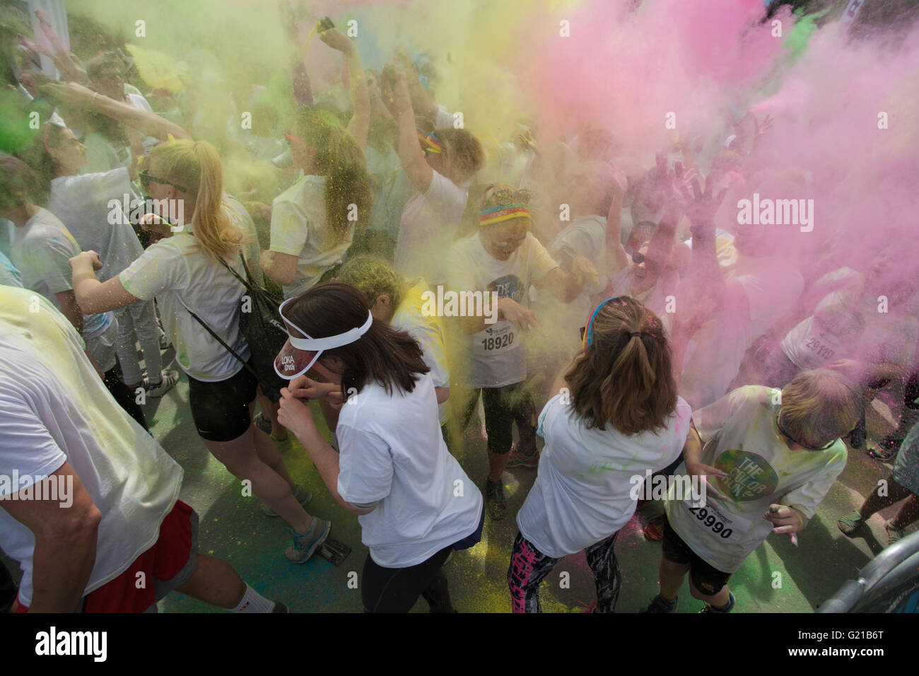 Throwing coloured paint hi-res stock photography and images - Alamy