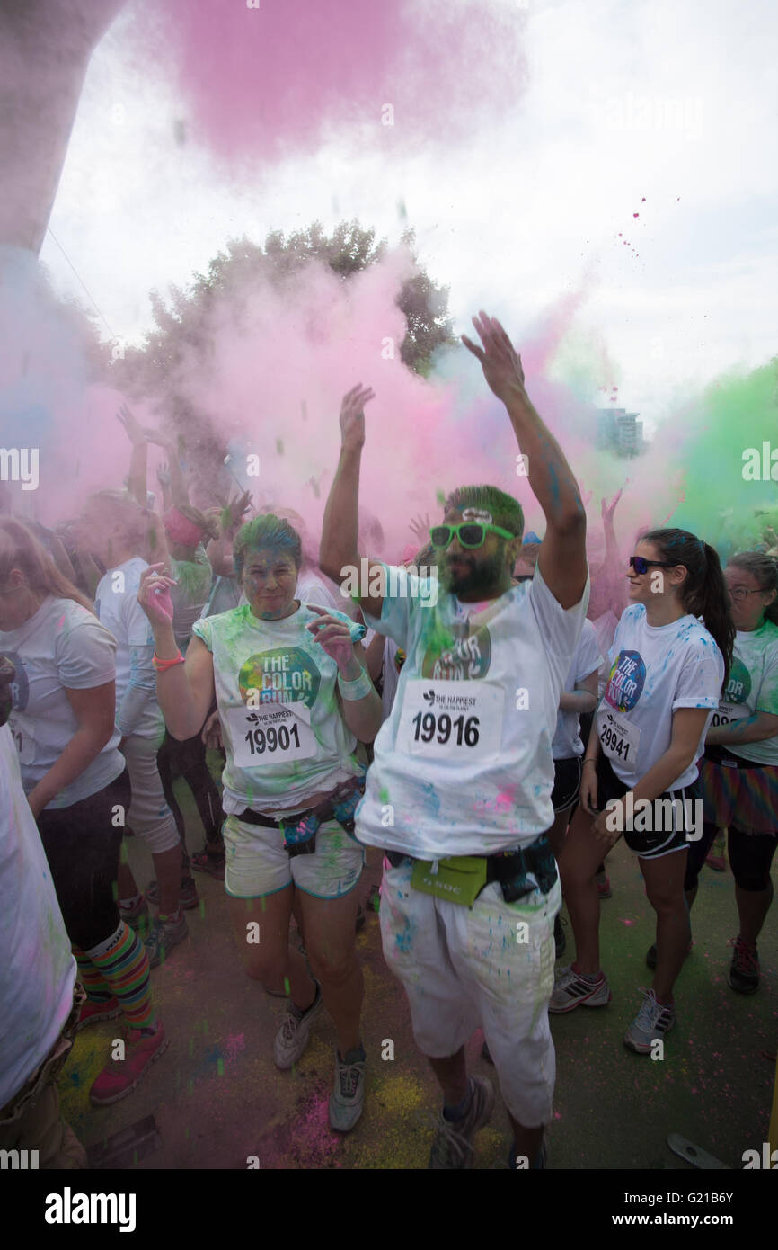 Coloured powder explosion hi-res stock photography and images - Alamy