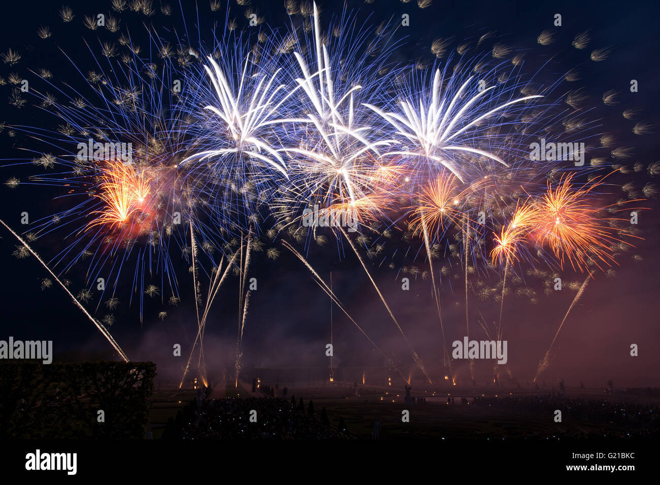 Fireworks display in garden hi-res stock photography and images - Alamy