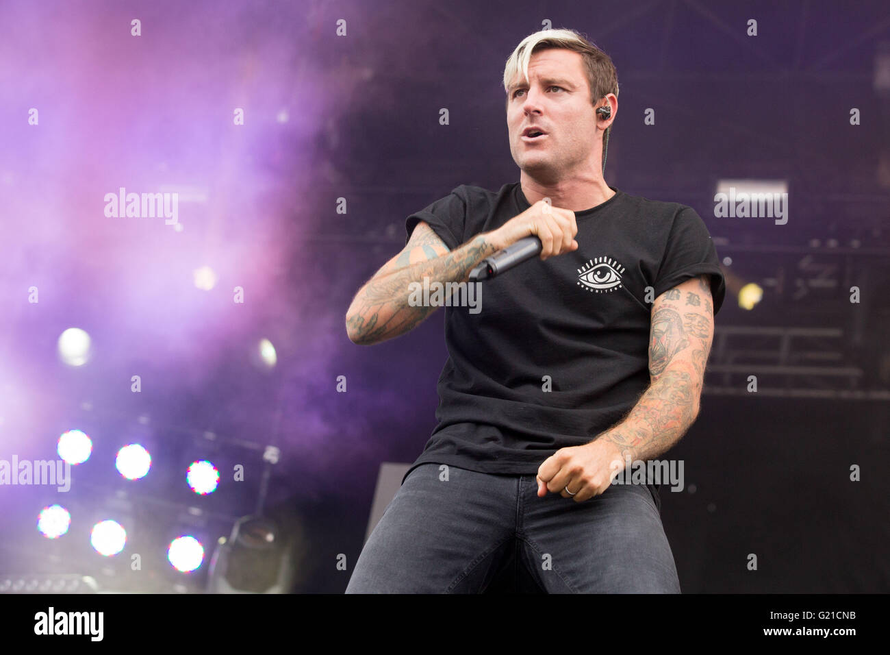 Columbus, Ohio, USA. 21st May, 2016. Singer WINSTON MCCALL of Parkway ...