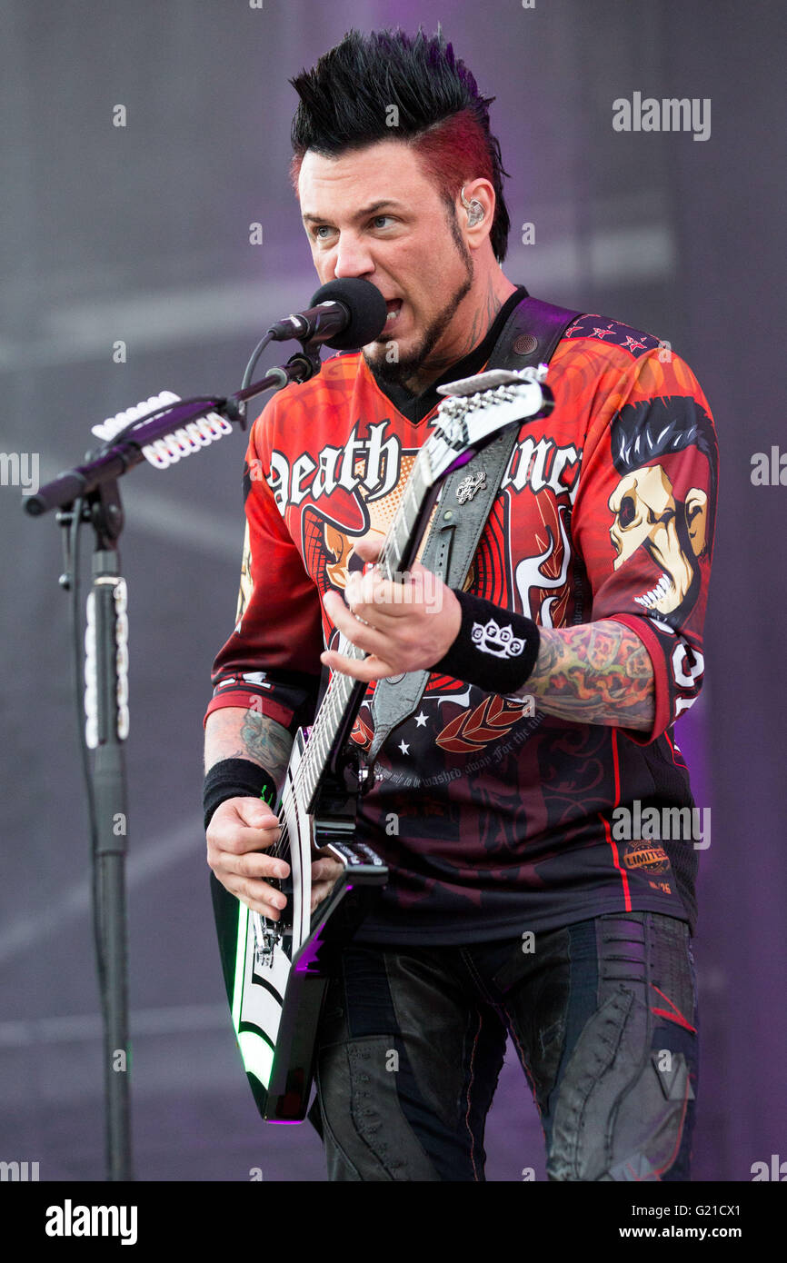 Columbus, Ohio, USA. 21st May, 2016. Guitarist JASON HOOK of Five ...