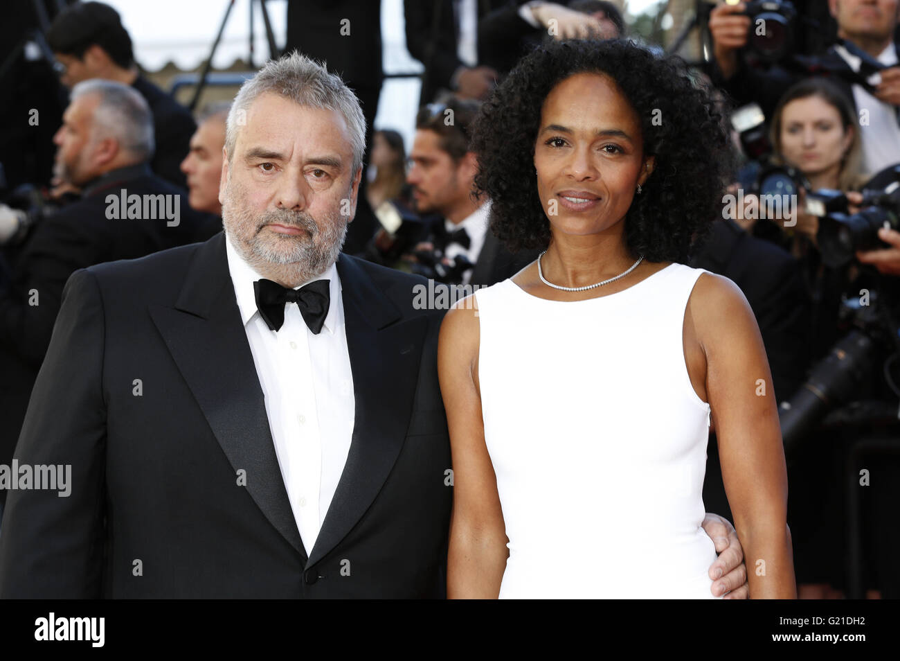 Luc Besson und Virginie Silla attending the 'The Last Face' premiere ...