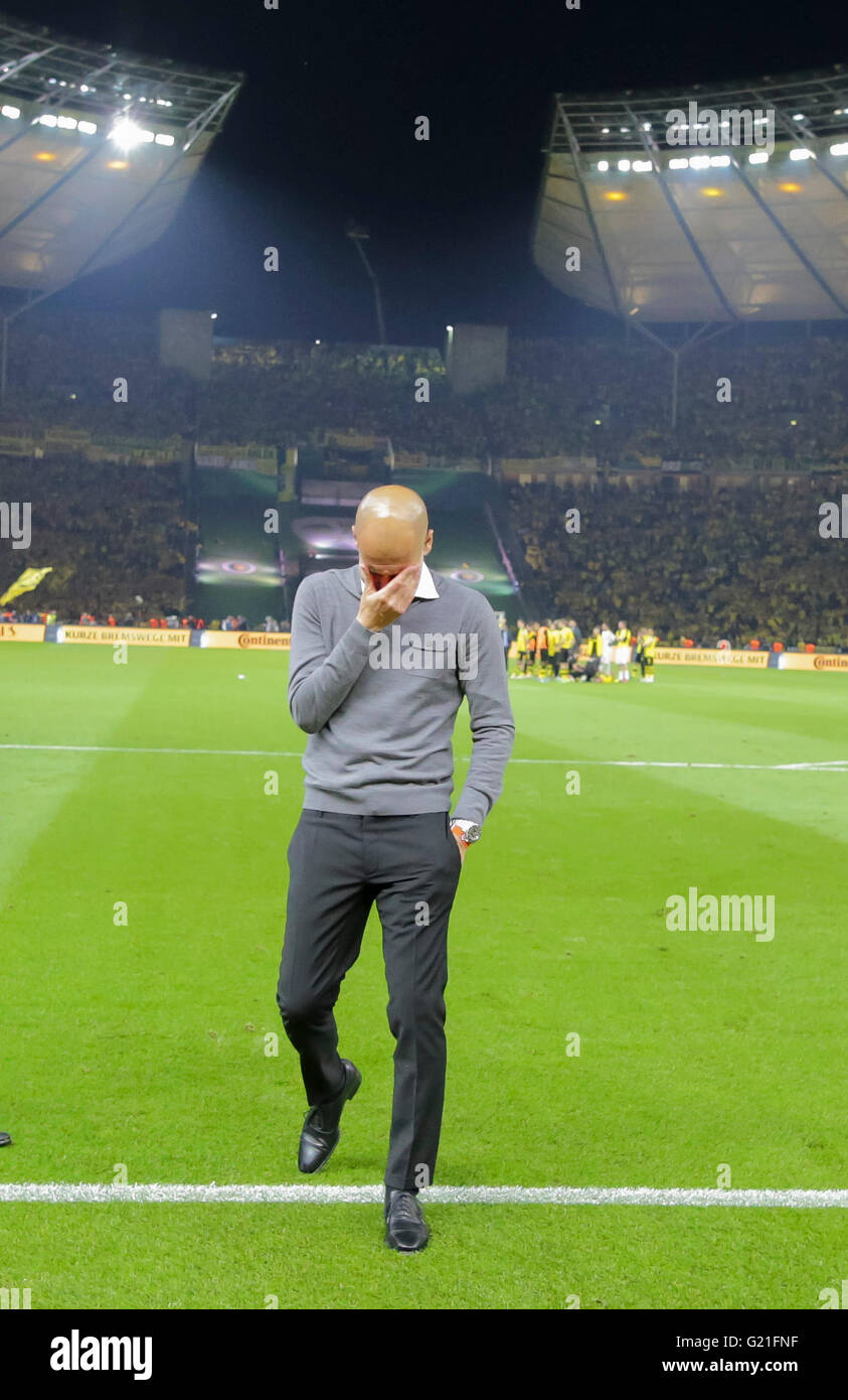Bayern coach Pep GUARDIOLA (FCB) with tears of emotions BORUSSIA ...