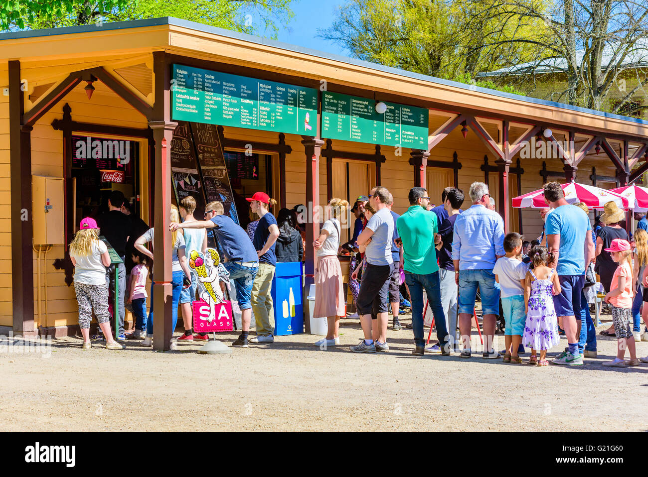 Old people ice cream hi-res stock photography and images - Alamy