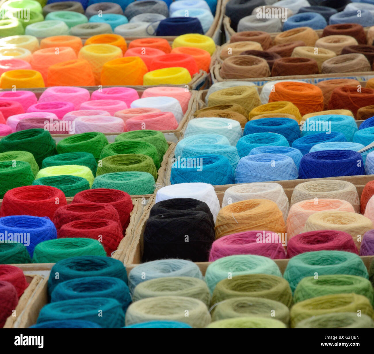 Gathering threads hi-res stock photography and images - Alamy