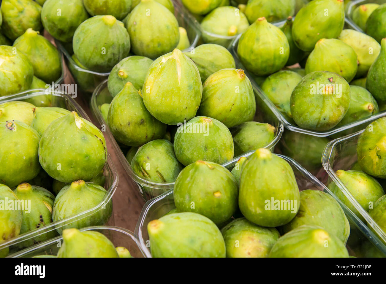 Fresh figs on the market Stock Photo - Alamy