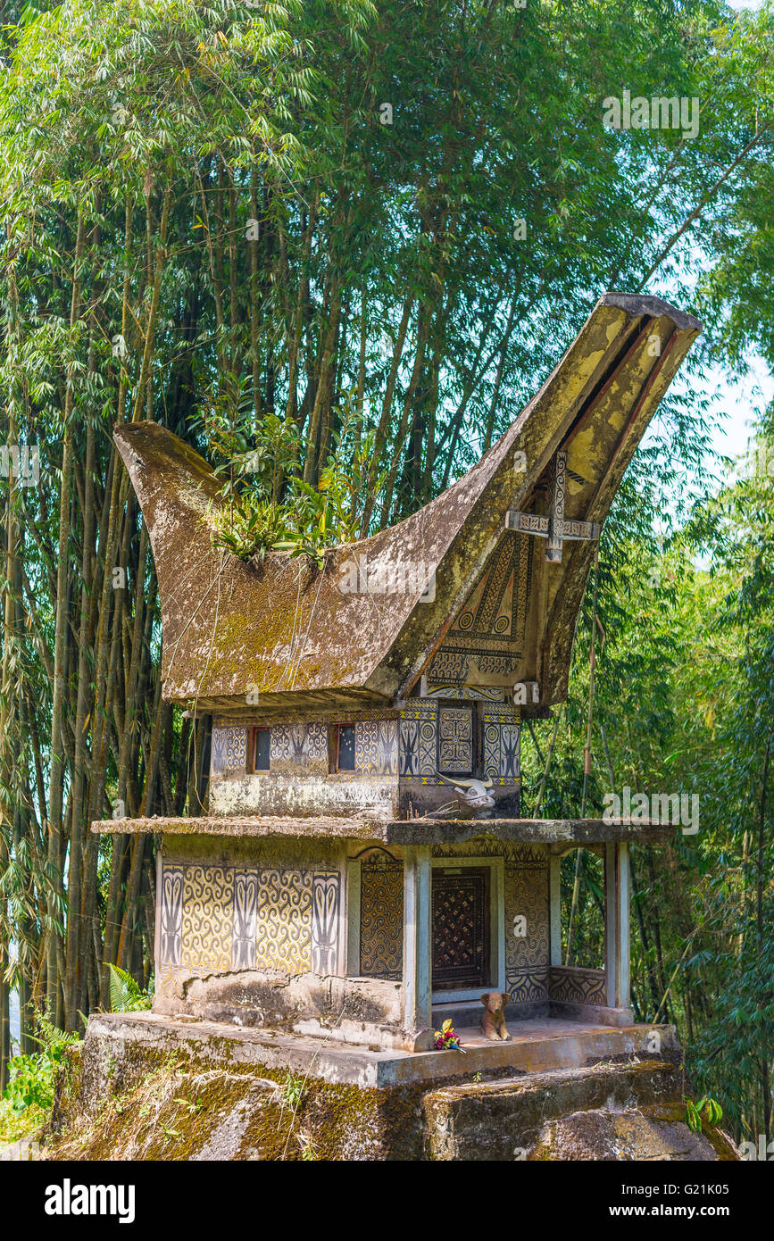 Tipical boat shaped roofs of an ancient traditional grave in bamboo ...