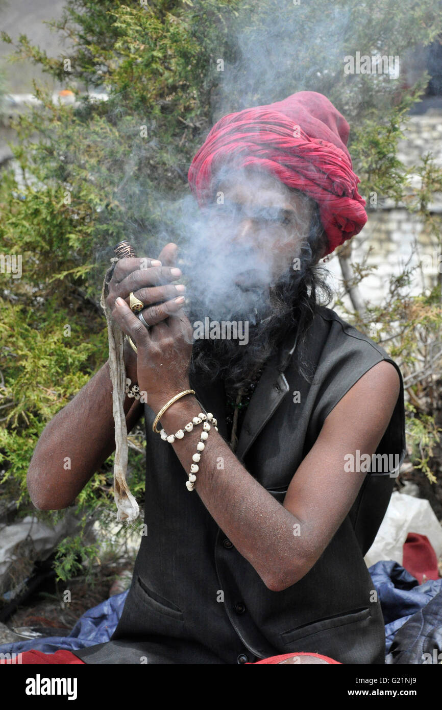 Nepal marijuana smoking hi-res stock photography and images - Alamy