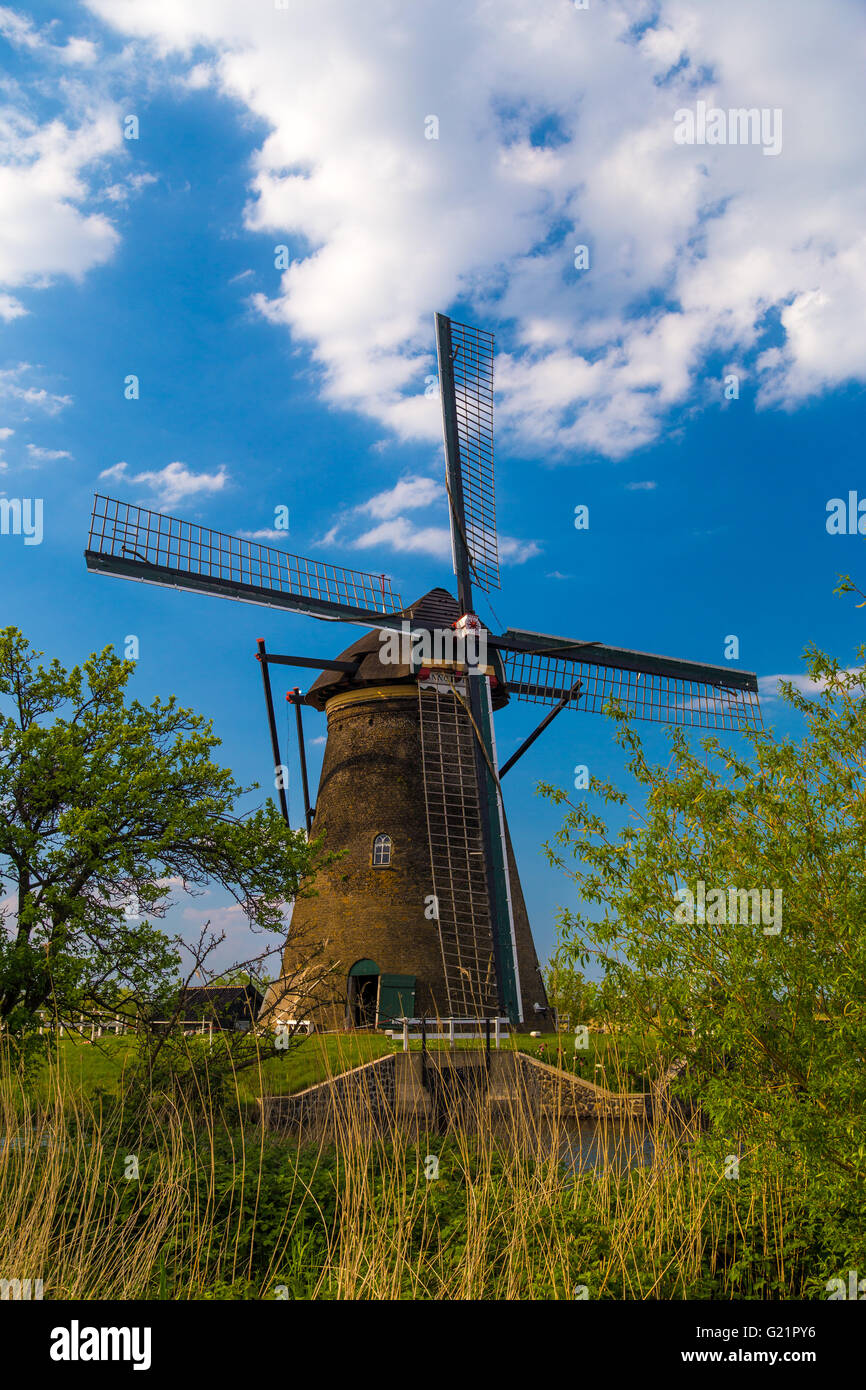 Traditional dutch scene windmill holland hi-res stock photography and ...