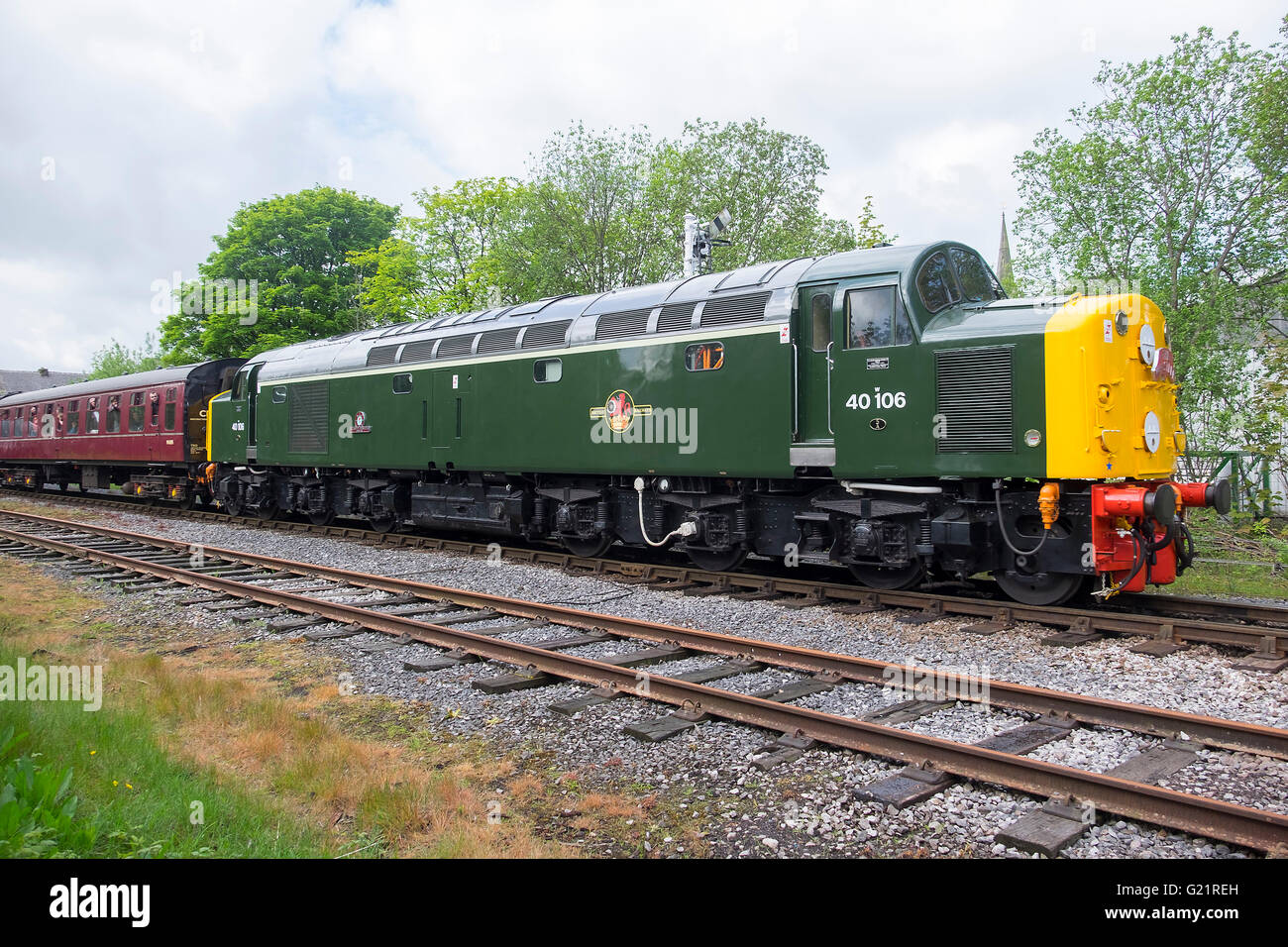 Class 40 Diesel locomotive on heritage passenger service at Ramsbottom ...