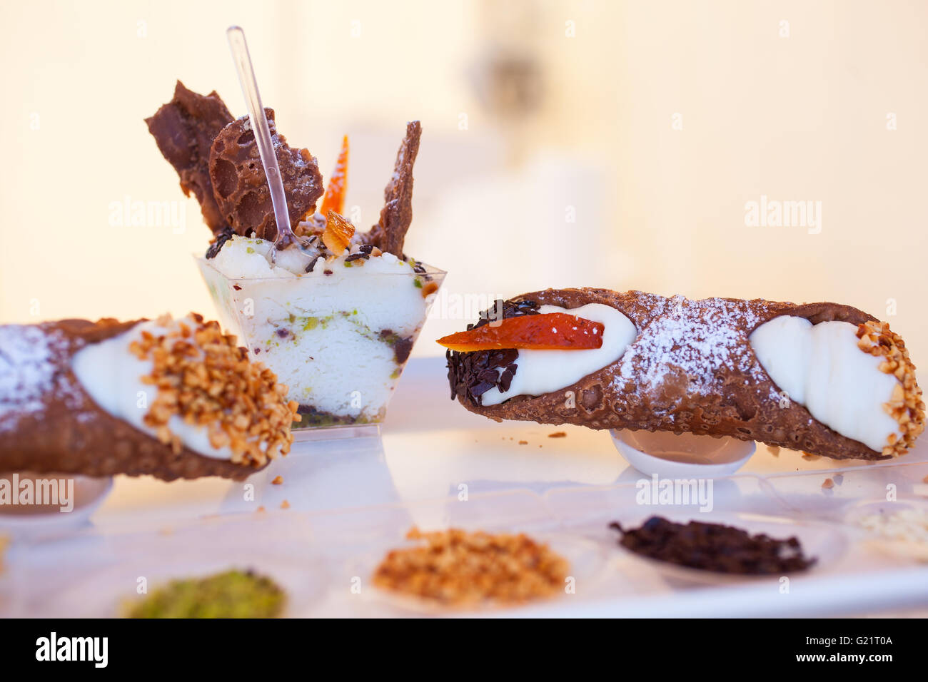 View of Cannoli, famous sicilian pastry Stock Photo - Alamy