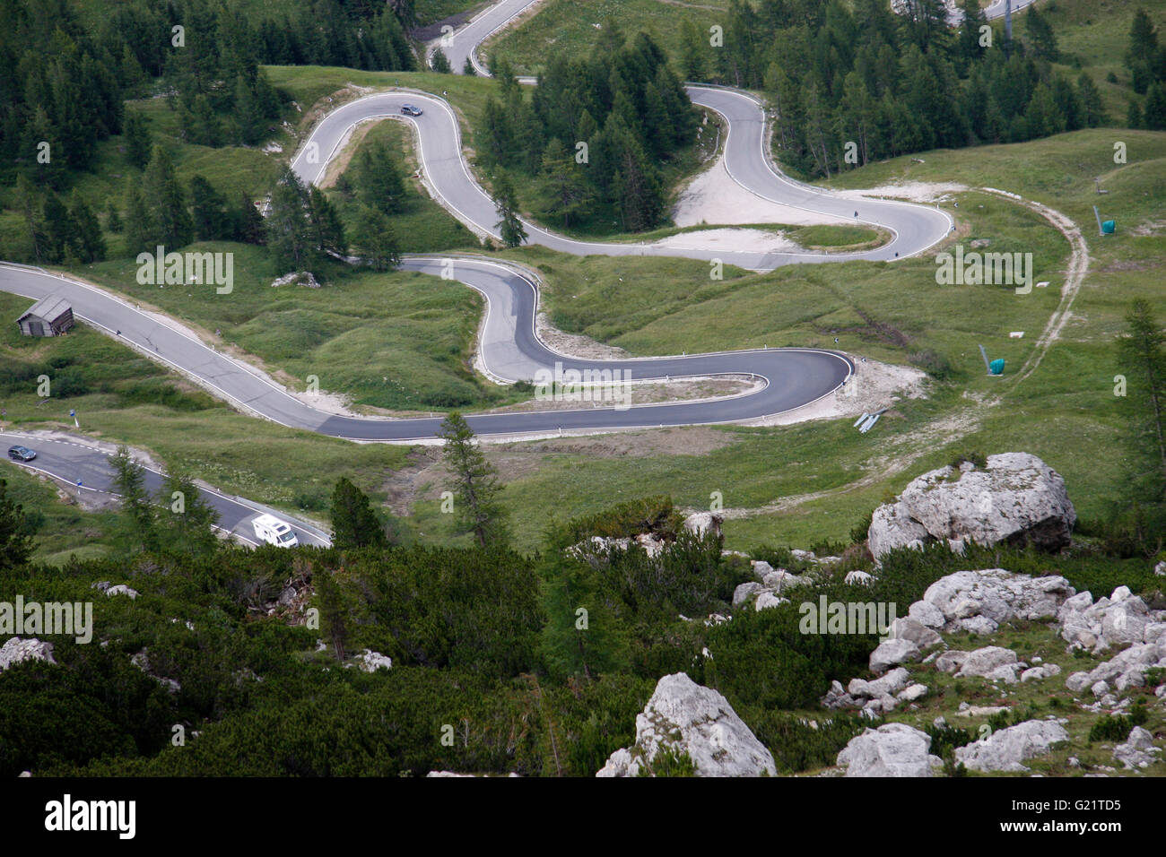 Pordoi Pass, Haarnadelkurven, Dolomiten, Italien Stock Photo - Alamy