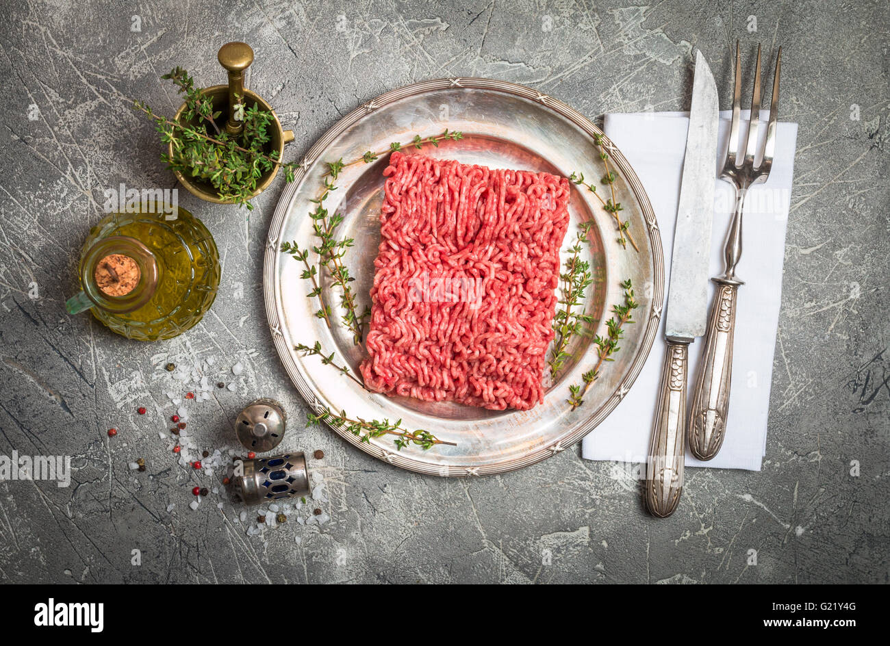 Minced meat with seasoning and fresh thyme Stock Photo - Alamy