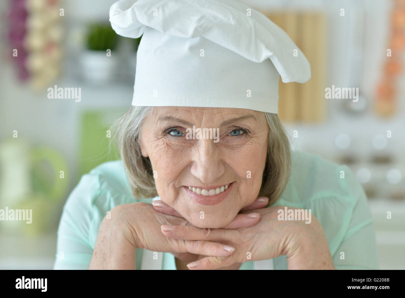 Senior chef woman Stock Photo - Alamy