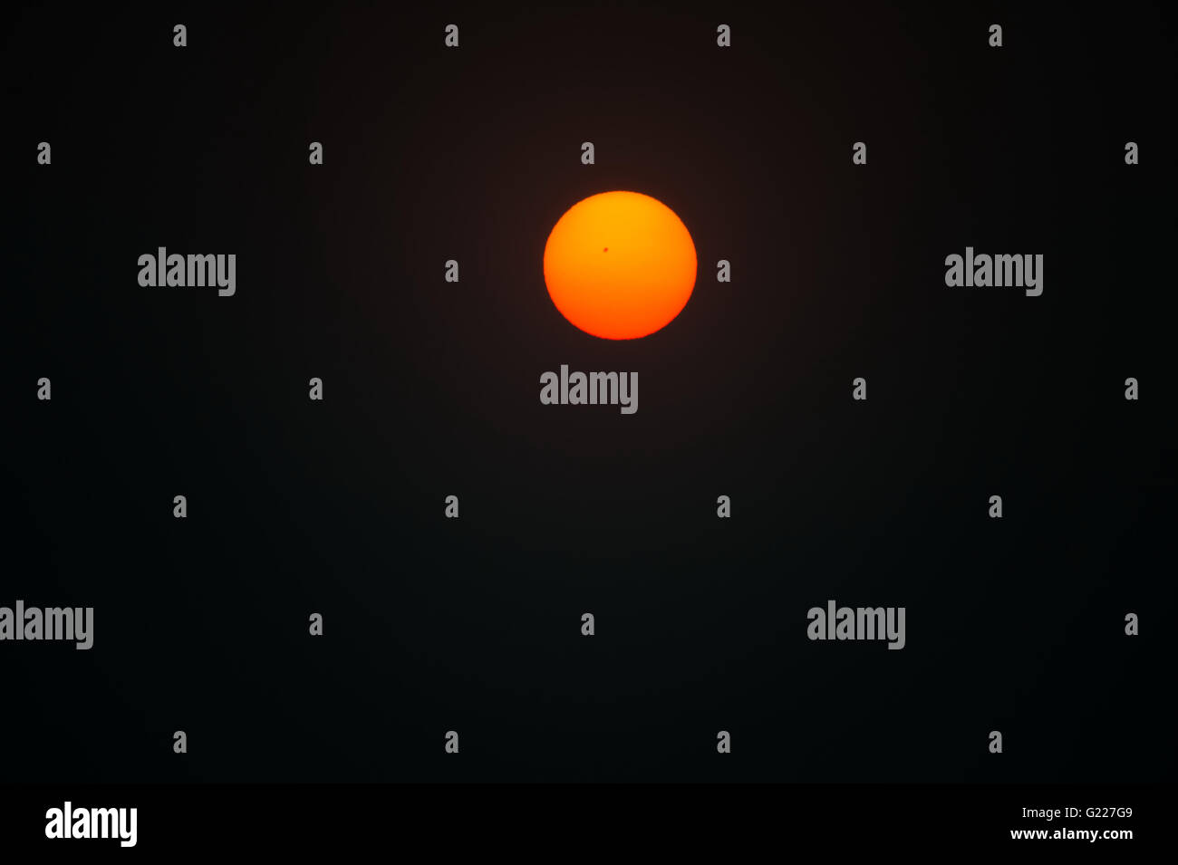 Big sun horizon hi-res stock photography and images - Alamy