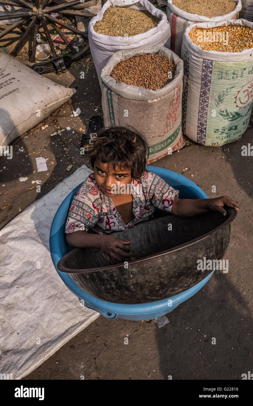 Hungry child india hi-res stock photography and images - Alamy