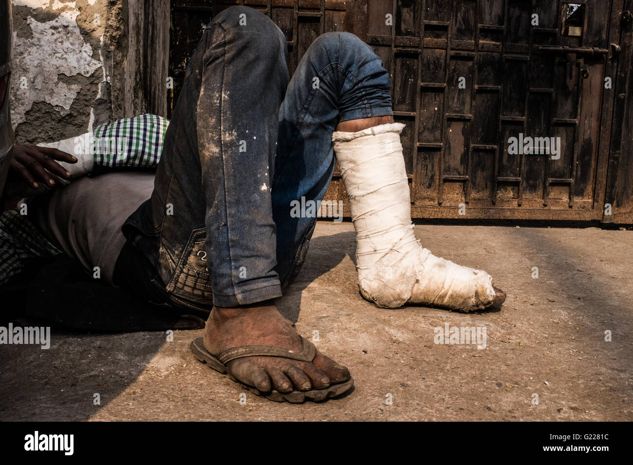 Feet of sleeping homeless hi-res stock photography and images - Alamy
