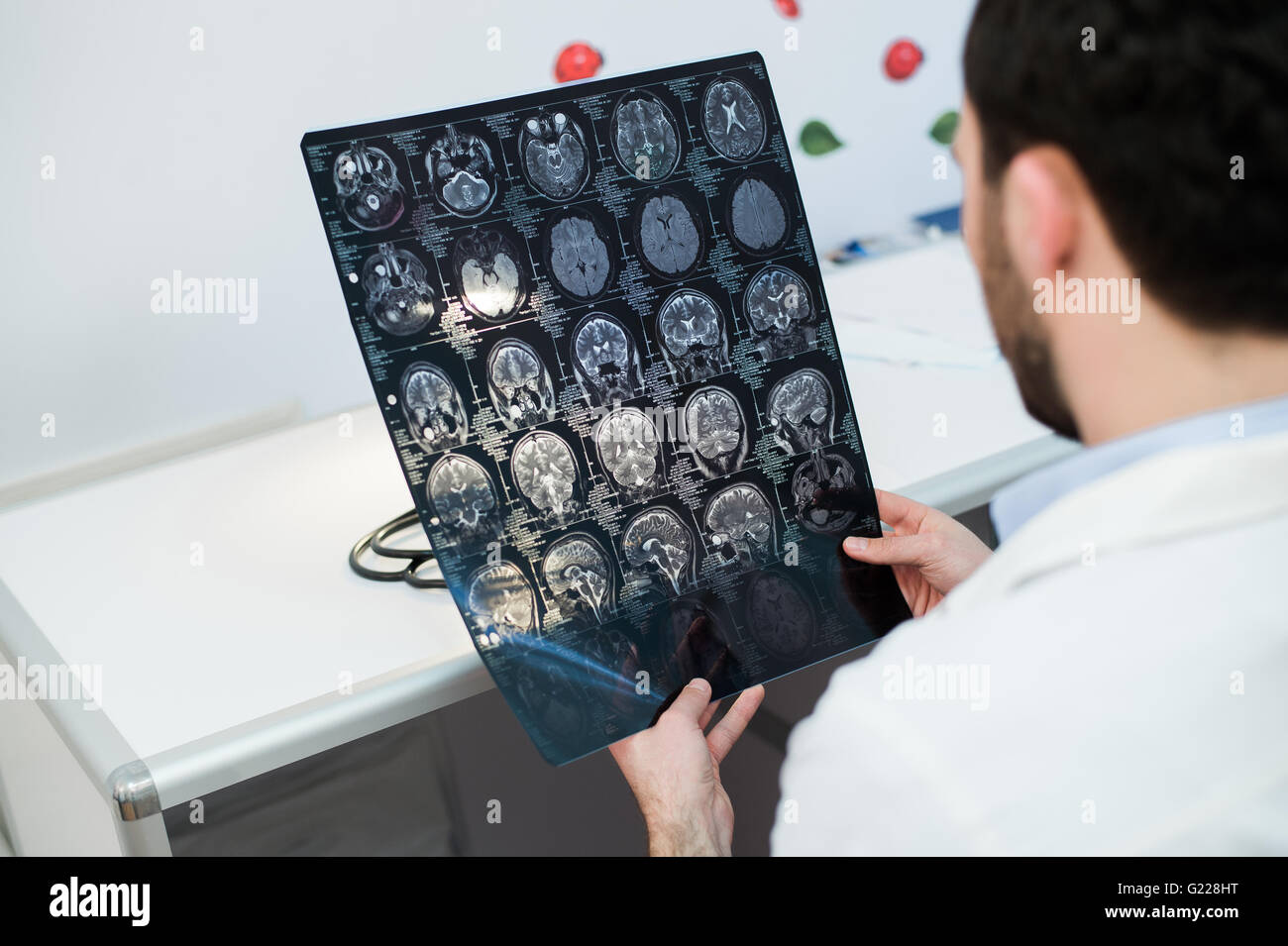 Brain mri reading hi-res stock photography and images - Alamy