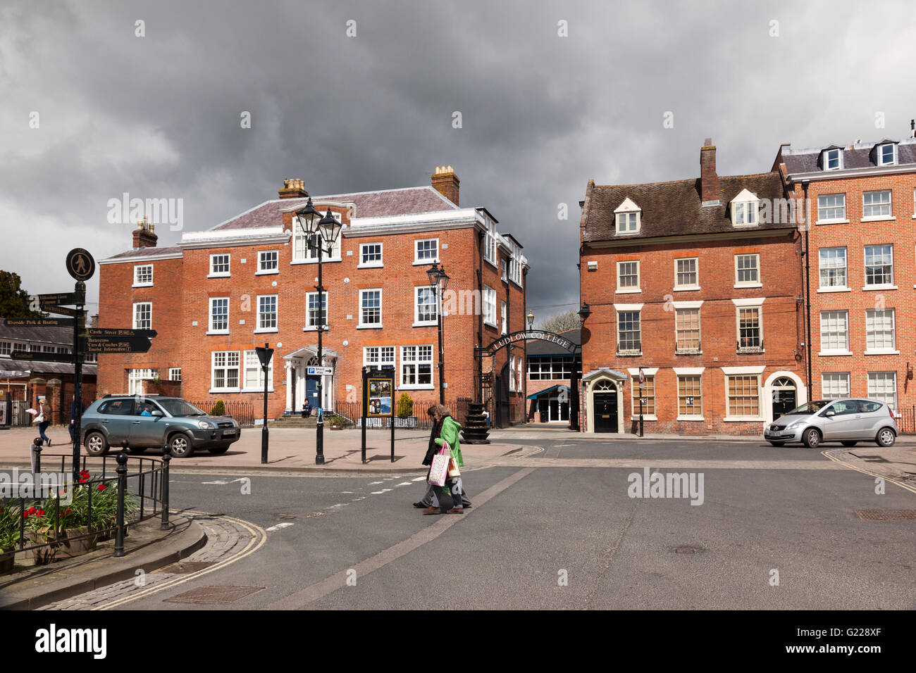 Town centre college hi-res stock photography and images - Alamy