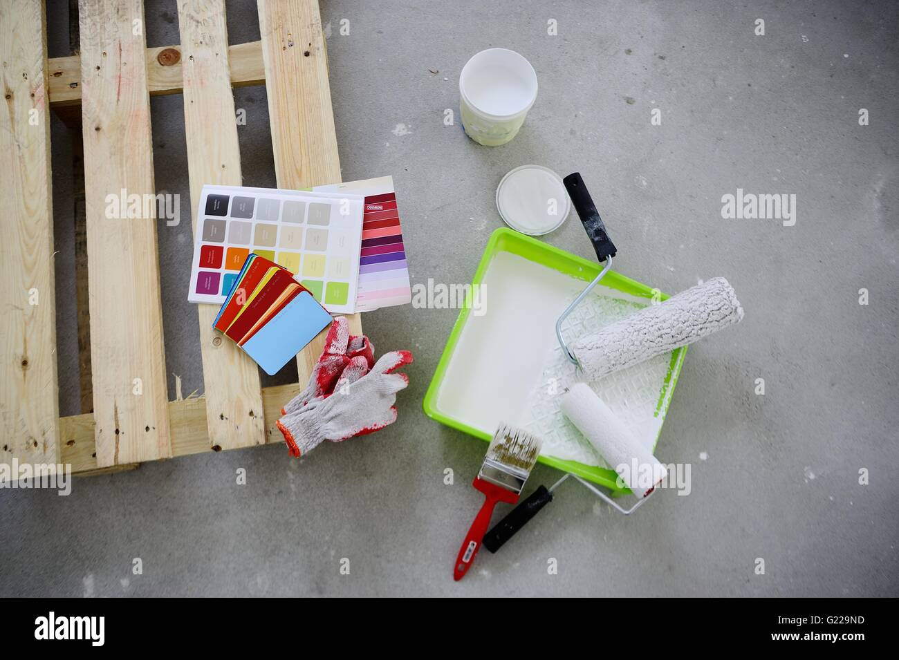 Selection of paint colors for repair Stock Photo - Alamy