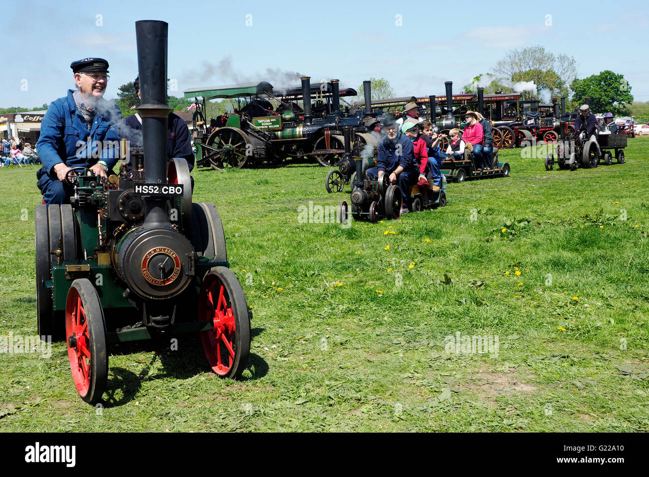 Miniature steam traction engines hi-res stock photography and images ...