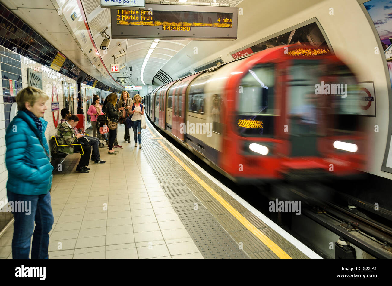 Shepherds bush underground station hi-res stock photography and images ...