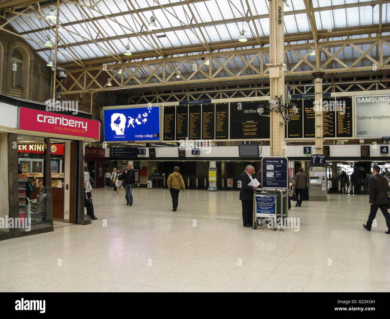 Charing Cross Station London England Stock Photo - Alamy