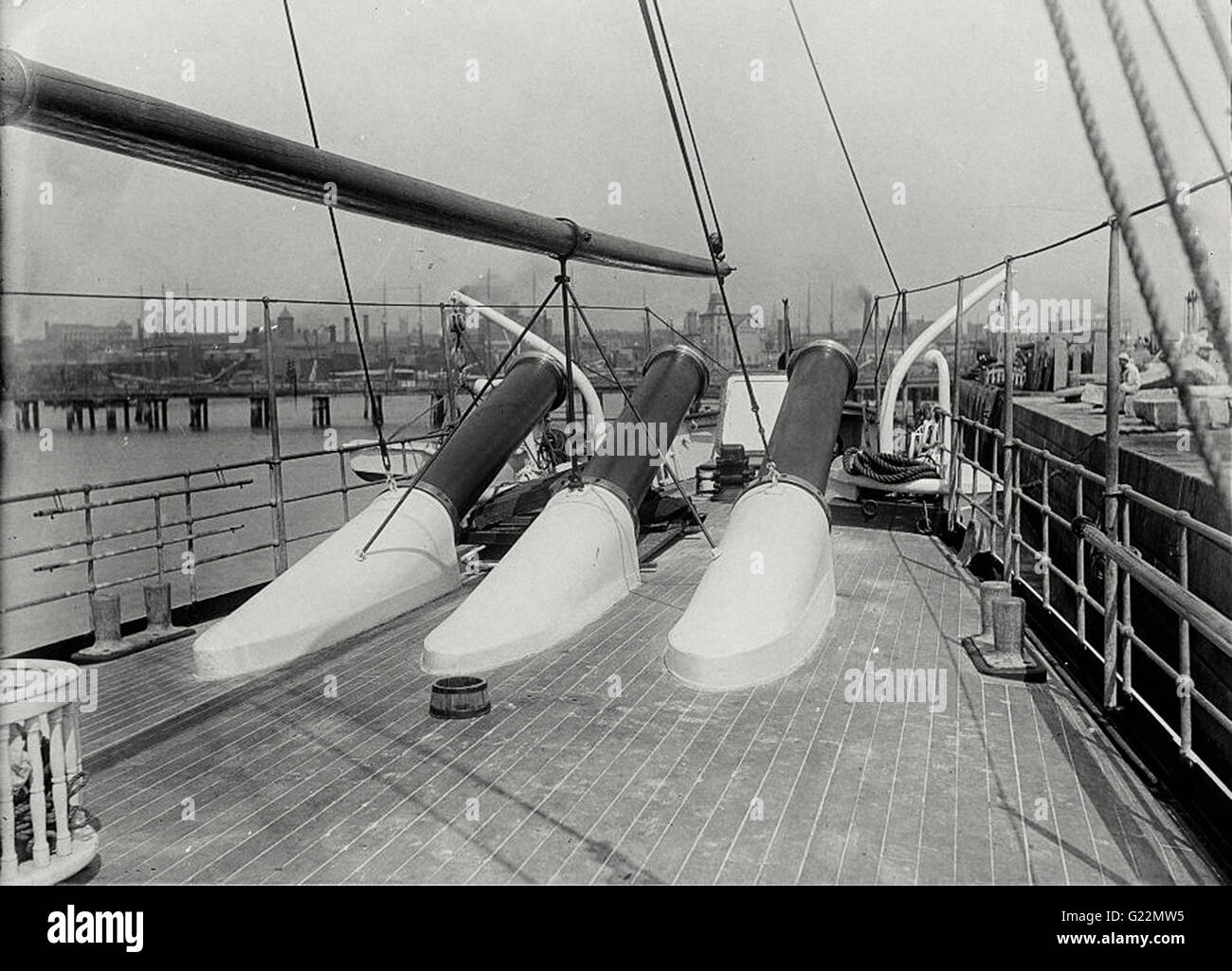 U.S.S. Vesuvius : muzzles of dynamite guns Stock Photo - Alamy