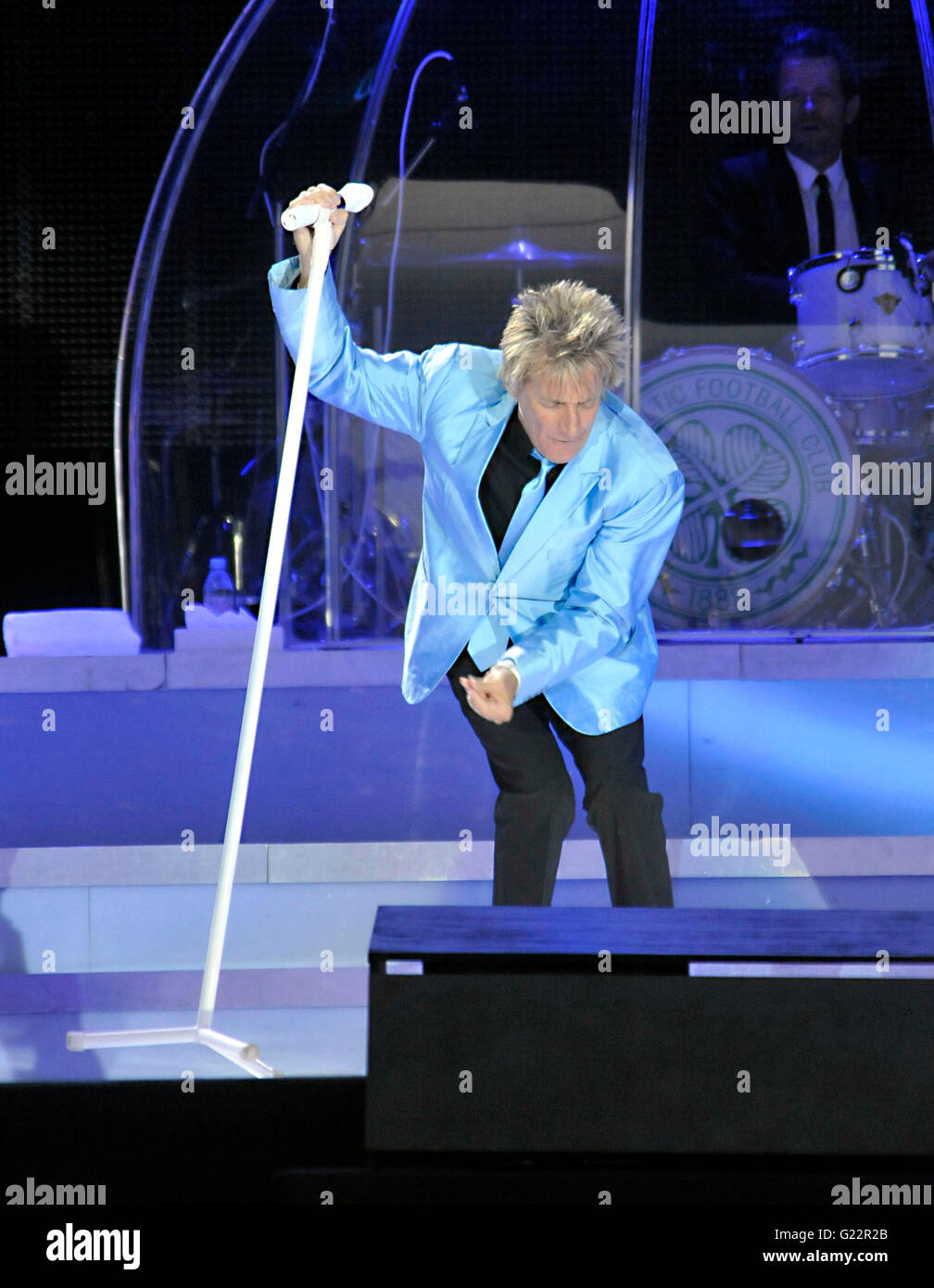 Rod stewart in concert hi-res stock photography and images - Alamy
