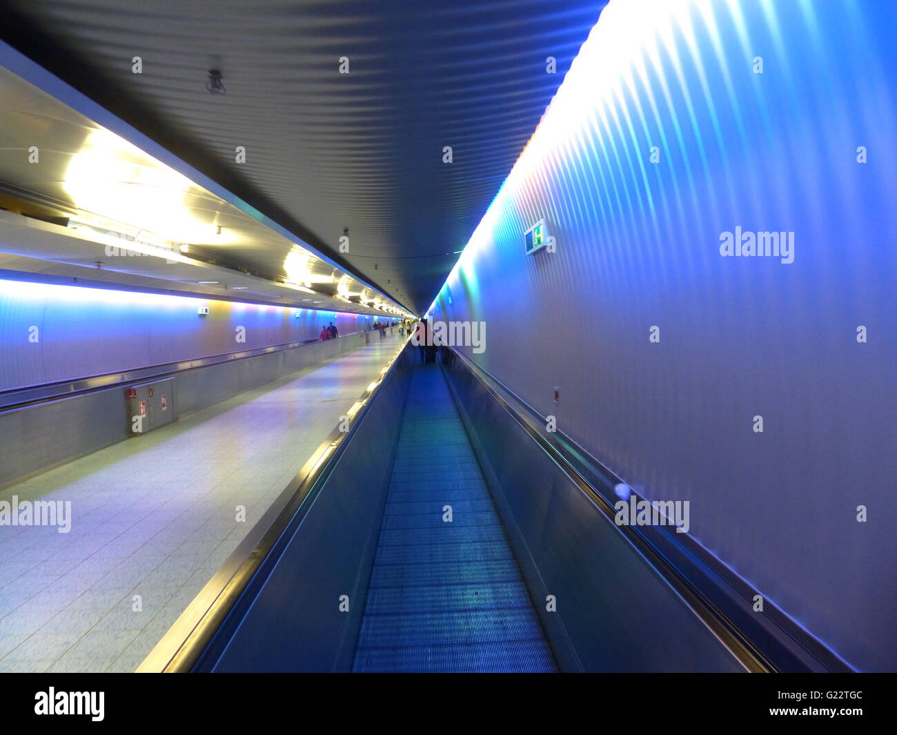 Arrival corridor at Frankfurt International Airport Stock Photo - Alamy