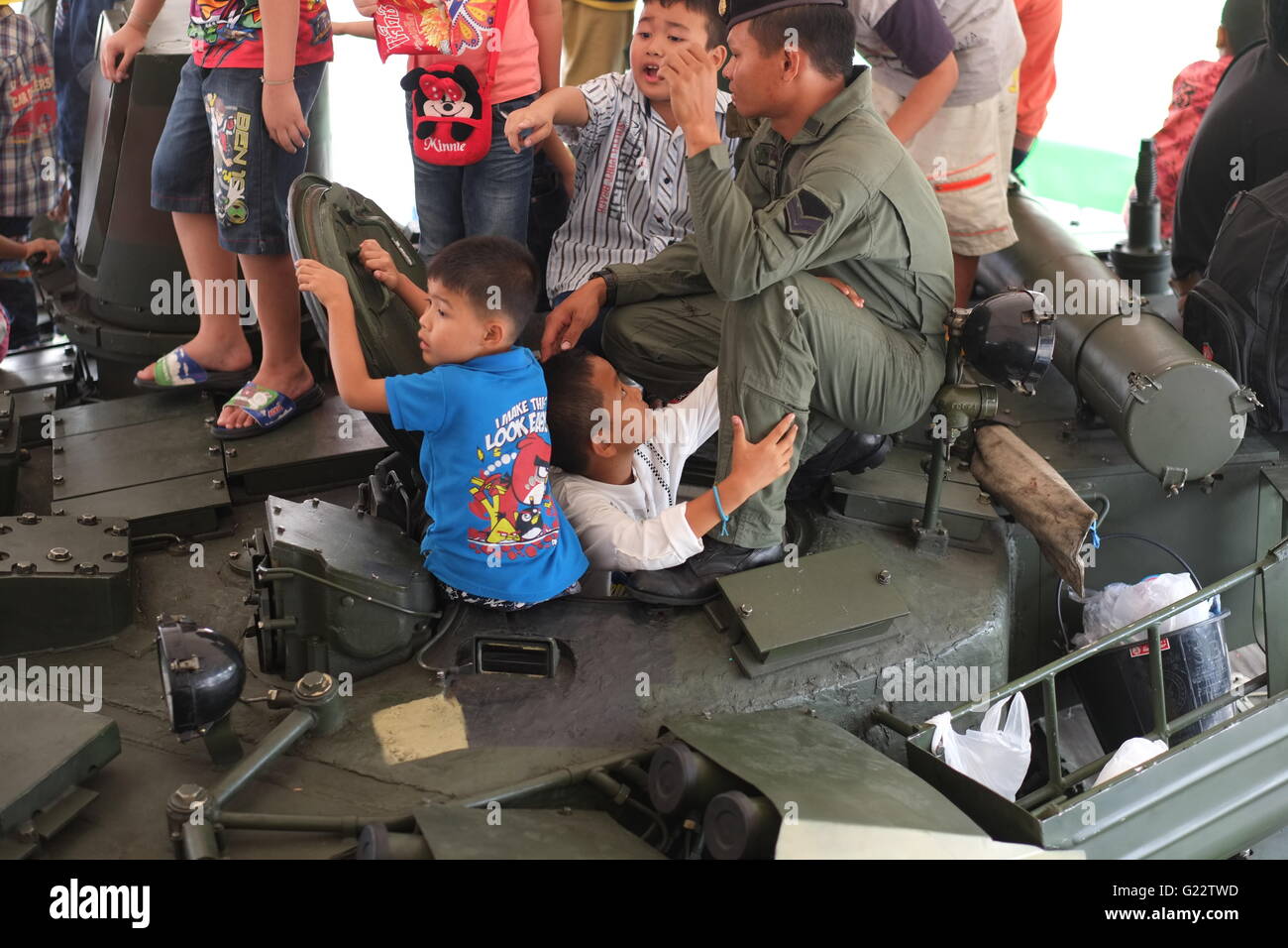 Royal thai army soldiers hi-res stock photography and images - Alamy