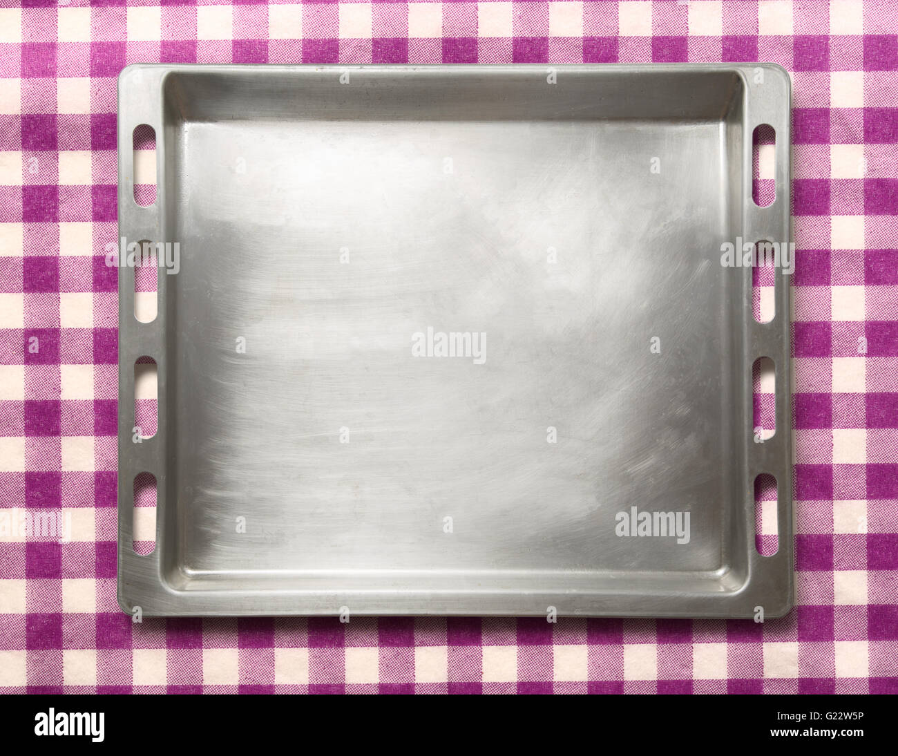 Empty metal oven tray on lilac background Stock Photo - Alamy