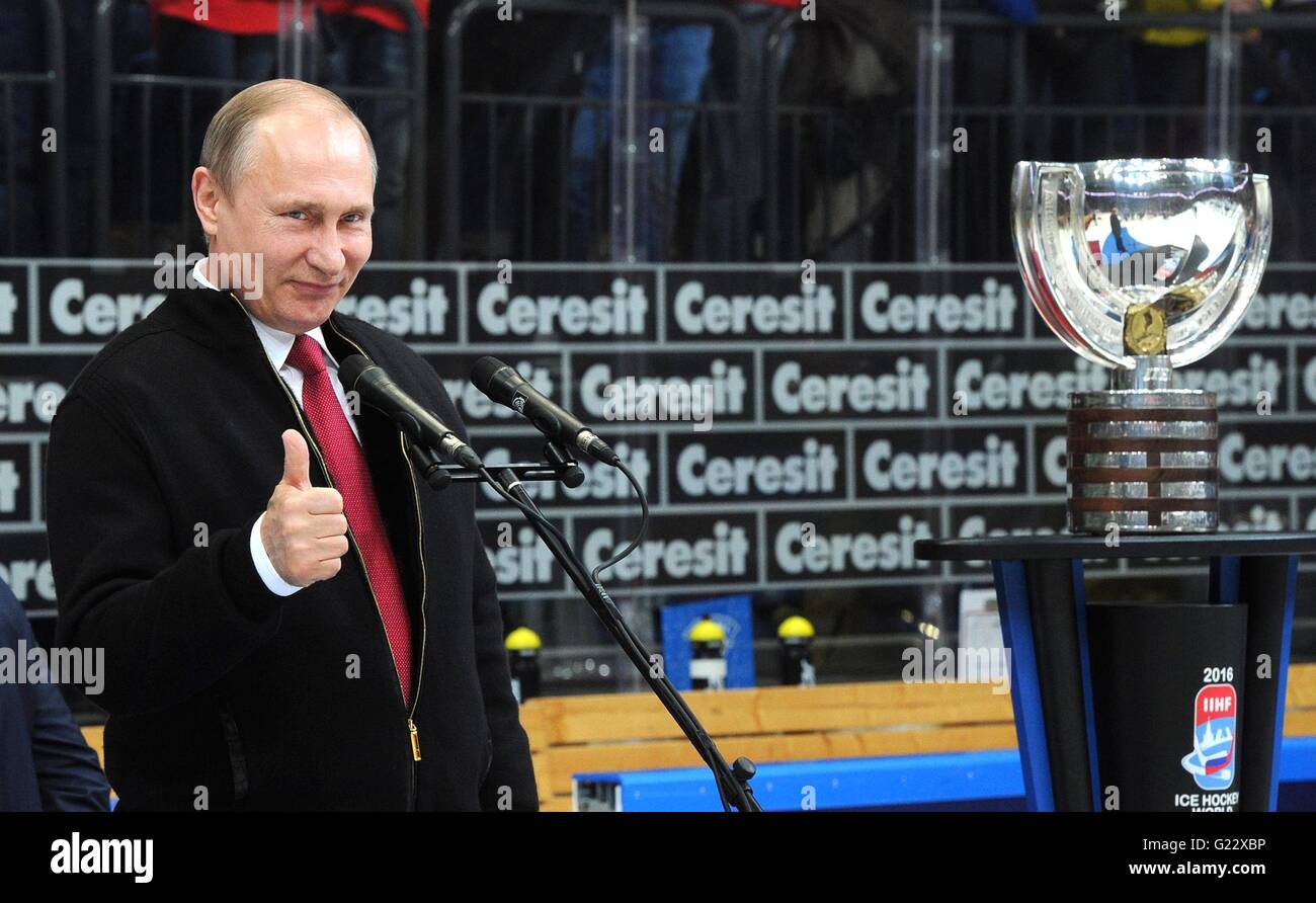 Vladimir putin smirk hi-res stock photography and images - Alamy