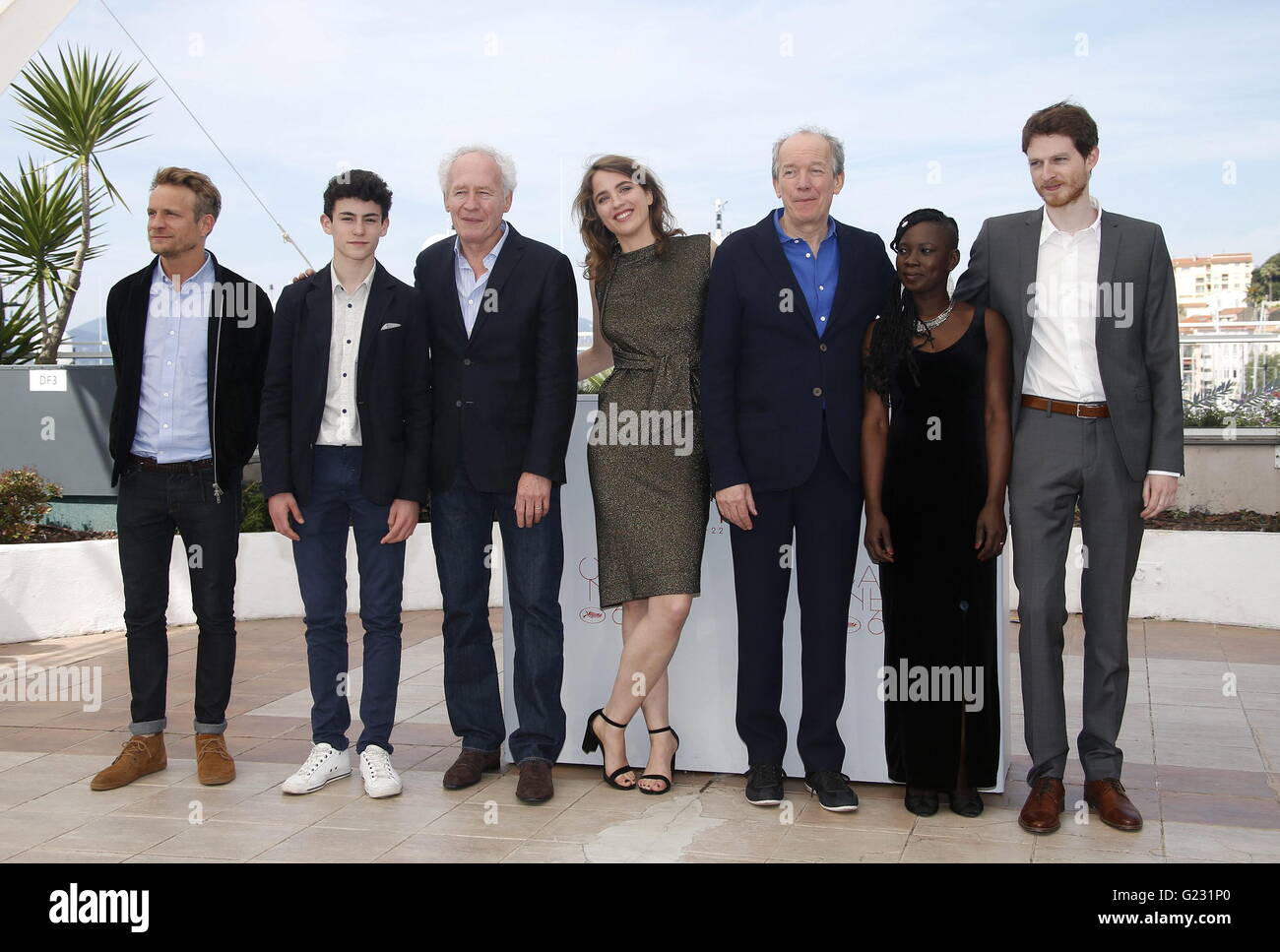 Cannes, France. 18th May, 2016. epa05313917 (L-R) Belgian actor Jeremie ...