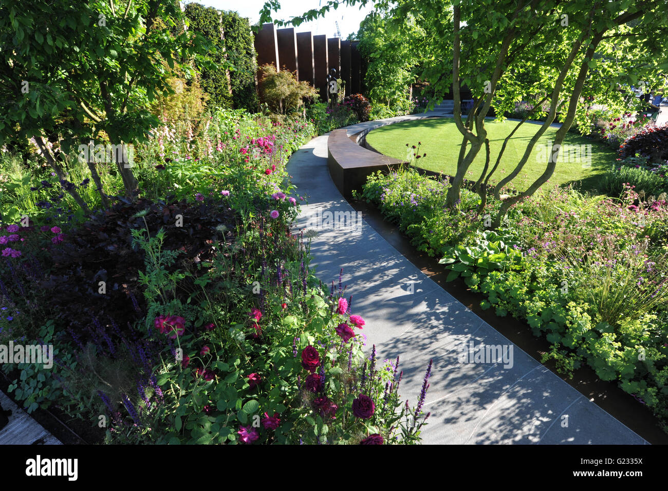 London, UK. 23rd May, 2016. The Chelsea Barracks Garden (Designed by Jo ...