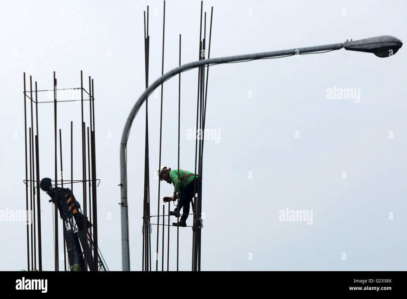Pasay City, Philippines. 23rd May, 2016. A laborer works at a ...
