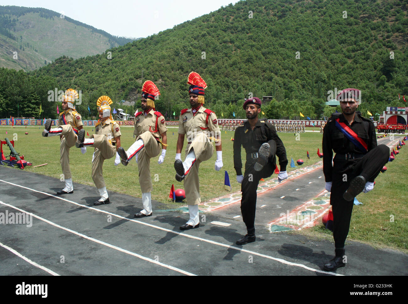 Passing out parade ceremony hi-res stock photography and images - Alamy