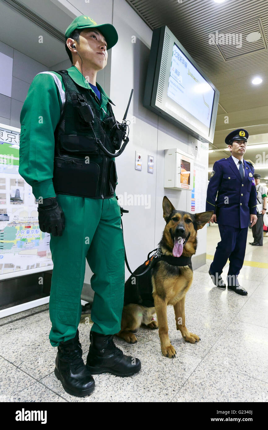 Tokyo metropolitan police department hi-res stock photography and ...
