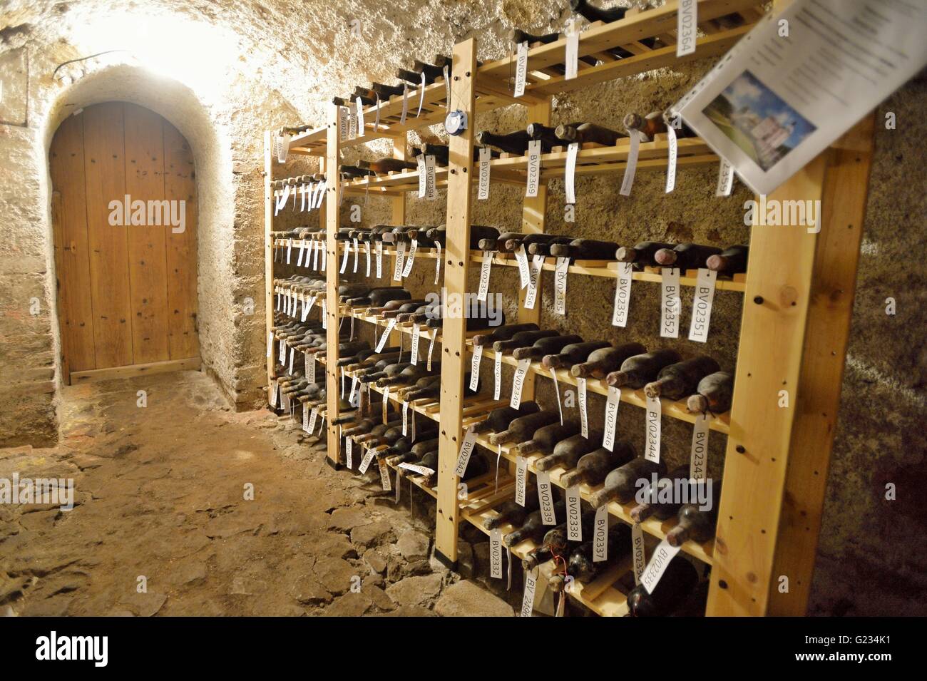 Wine pour medieval hi-res stock photography and images - Alamy