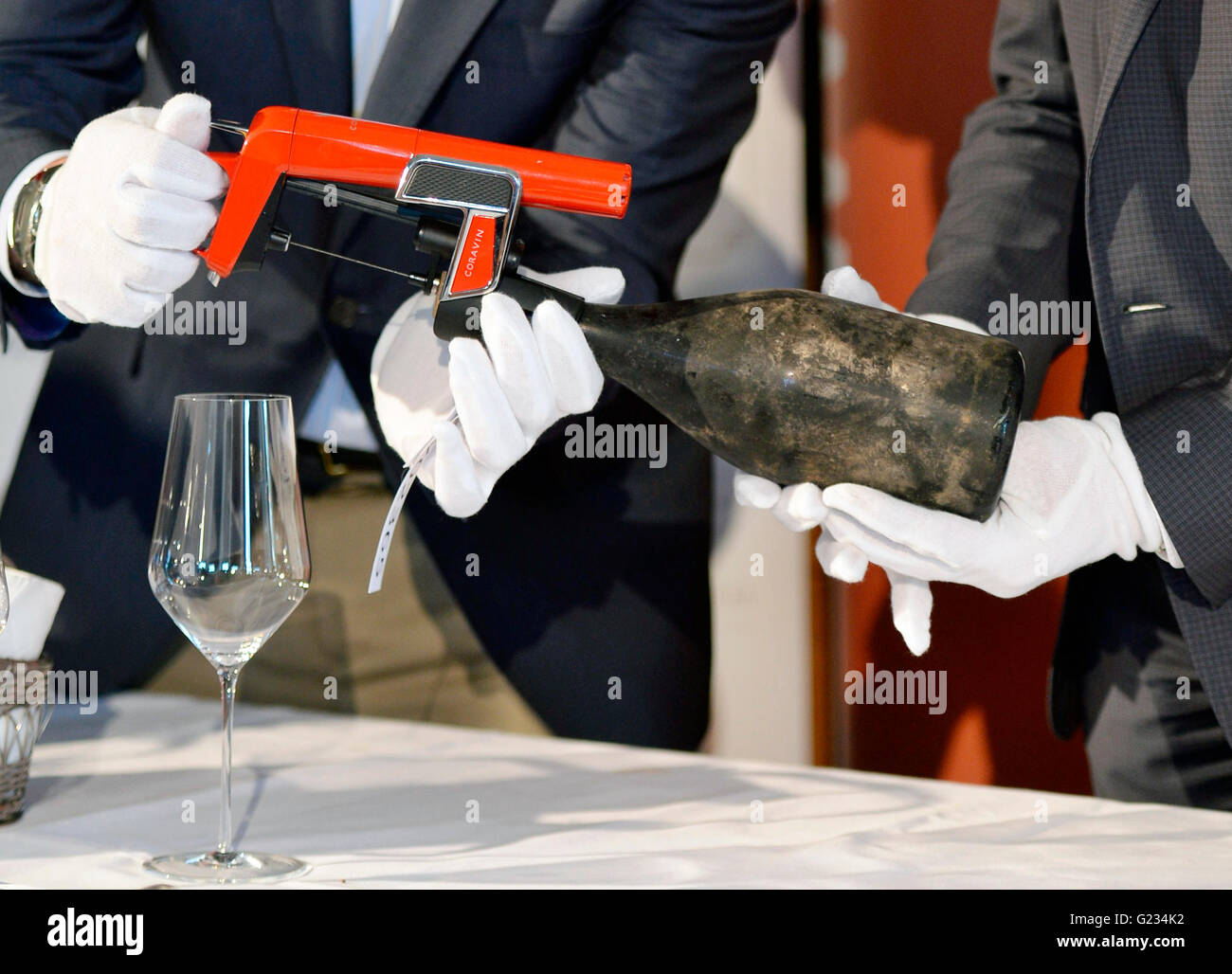 Wine pour medieval hi-res stock photography and images - Alamy