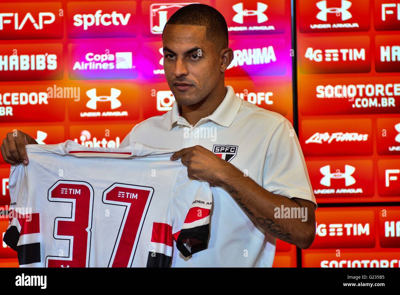Sao Paulo, Brazil. 23rd May, 2016. TRAINING SPFC - Ytalo is apresentsdo ...