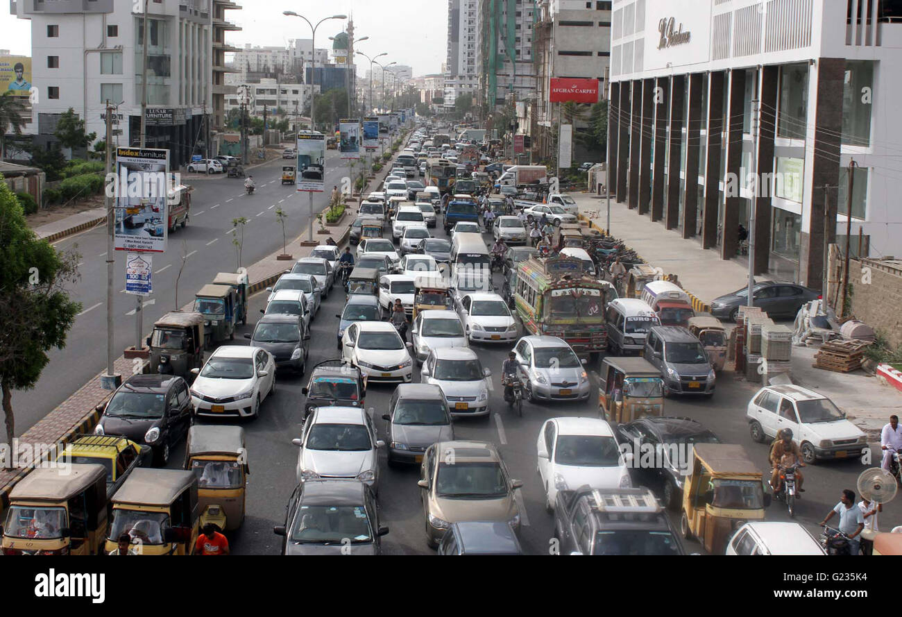 Huge numbers of motors stuck in traffic jam during protest ...