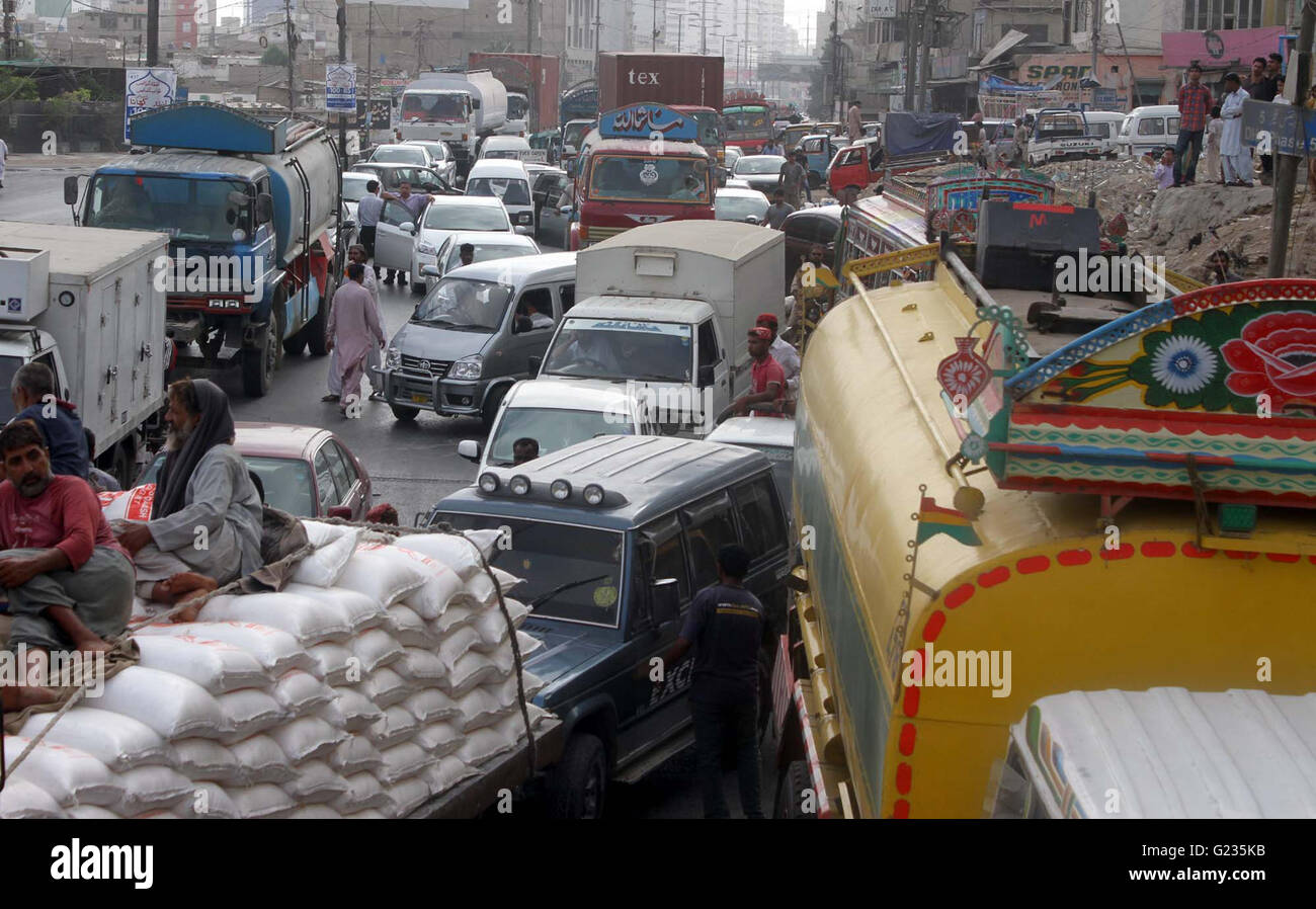 Huge numbers of motors stuck in traffic jam during protest ...