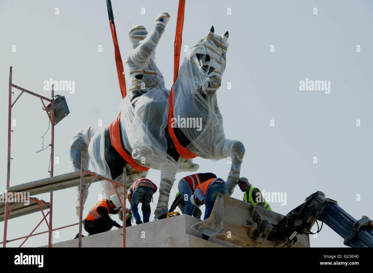 Statue of work workers hi-res stock photography and images - Alamy