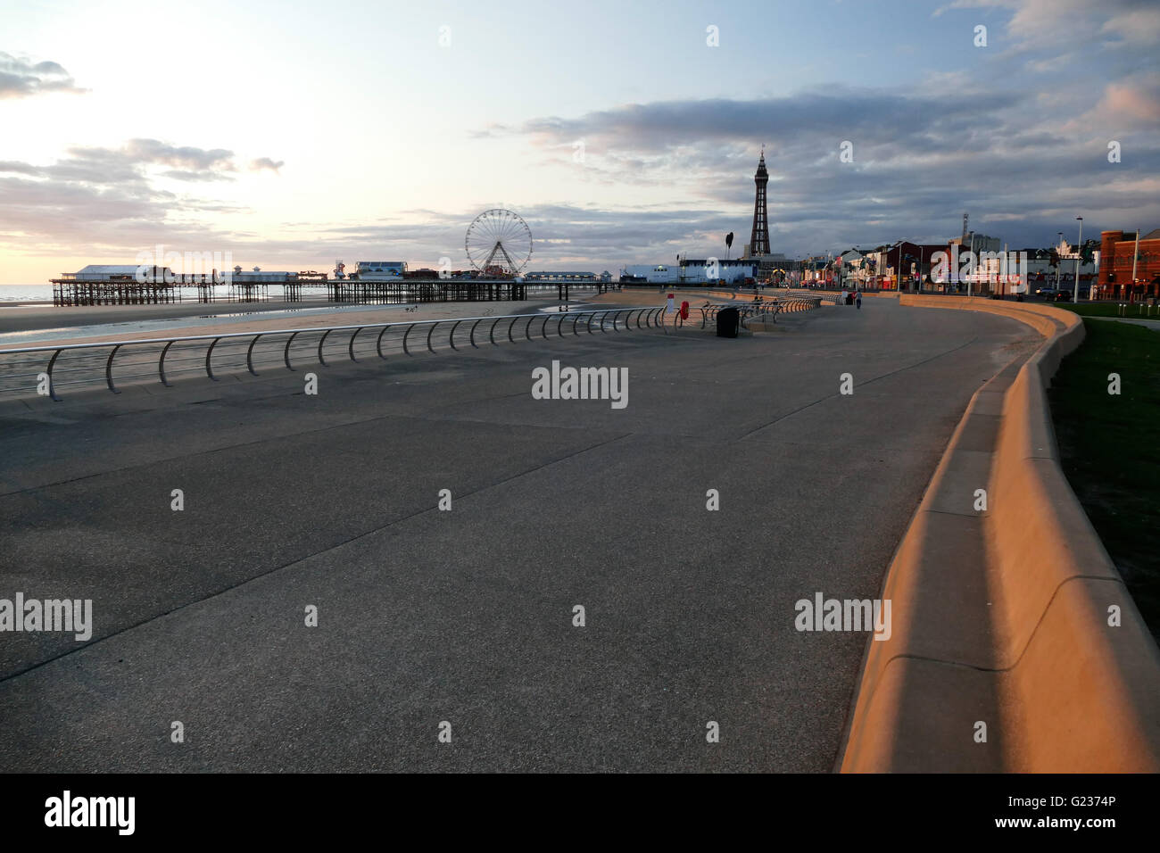Blackpool,UK weather news. 23rd May 2016. Beautiful sunset in Blackpool ...
