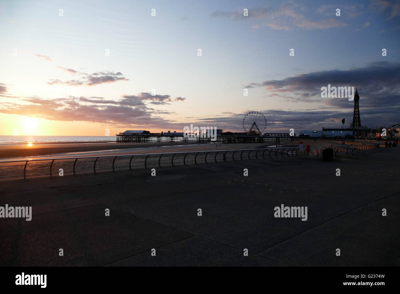 Blackpool,UK weather news. 23rd May 2016. Beautiful sunset in Blackpool ...